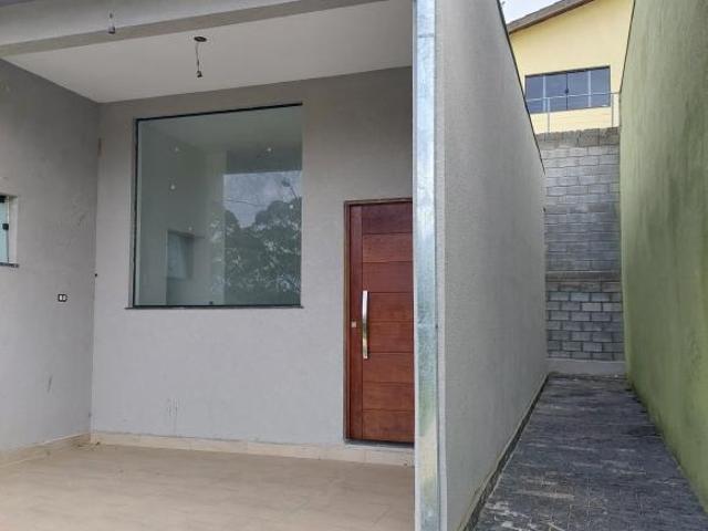 CASA NO COND. 2 DRMS, 1 SUITE, SALA/COZ, 2 VAGAS QUINTAL, 13 MIN. DO CENTRO