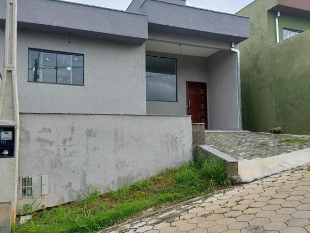 CASA NO COND. 2 DRMS, 1 SUITE, SALA/COZ, 2 VAGAS QUINTAL, 13 MIN. DO CENTRO