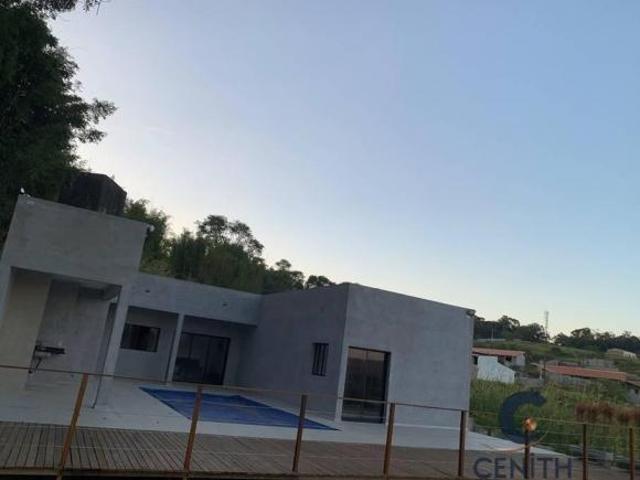 Casa no Cond. Alameda dos Lagos em IBIÚNA com 4 Dorms 1 Ste e Lazer Privat