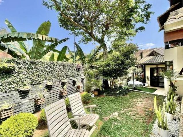 Casa no Cond. Santa Lúcia Fazendinha 3 quartos 1 suíte 3 vagas e churraqueira