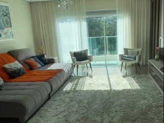 Casa no condomínio Capitalville tem 340 m2 com 4 quartos, churrasqueira, jundiai, só 30 min de SP