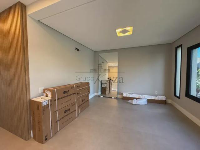 Casa no Condomínio Jardim do Golfe 5 Dormitórios 482m²