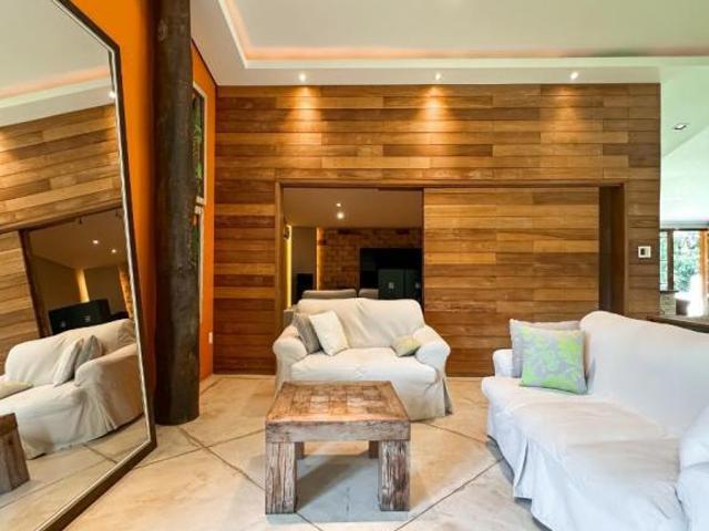Casa no condomínio COLINAS DO MOSTEIRO DE ITAICI para venda com 5 quartos, sendo 3 suítes, 406m² r