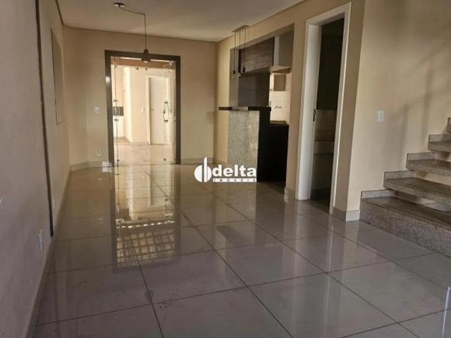 Casa no condomínio com 5 quartos sendo 2 suítes disponível para venda em Uberlândia MG