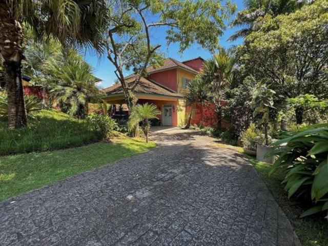 Casa no condomínio Cond. Granja Viana II Glebas IV para venda com 5 quartos, sendo 2 suítes, 551m²