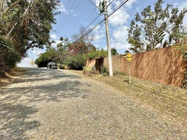 Casa no condomínio Cond. Paisagem Renoir III para venda com 4 quartos, sendo 2 suítes, 355m²
