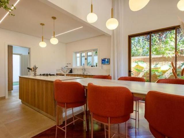 Casa no condomínio Condomínio Vista Alegre para venda com 6 quartos, sendo 4 suítes, 516m²