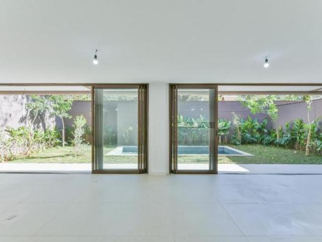Casa no condomínio Condomínio Casa Flora Badra para venda com 4 quartos, sendo 4 suítes, 620m² kat