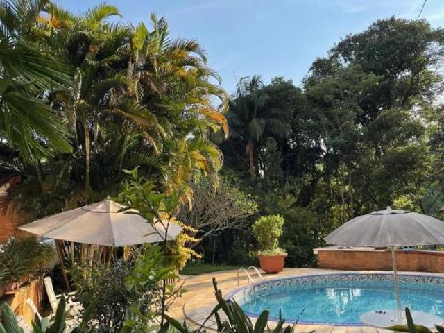 Casa no condomínio Condomínio Granja Velha para venda com 5 quartos, sendo 2 suítes, 369m²