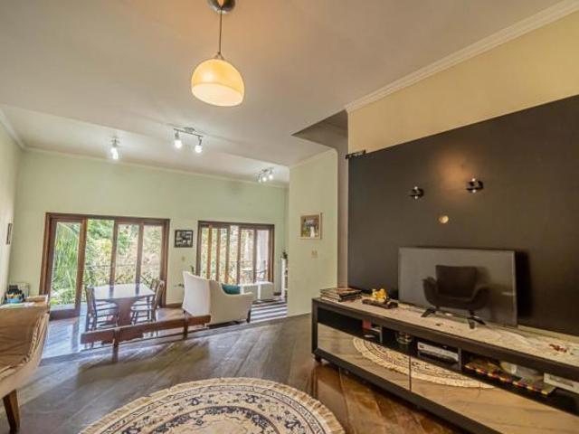 Casa no condomínio Condomínio Petit Village para venda com 3 quartos, sendo 1 suíte, 230m²