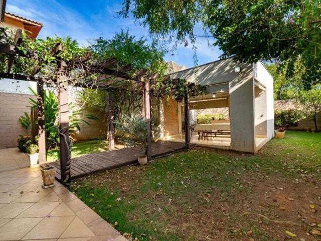 Casa no condomínio Condomínio Quinta da Malota II para venda com 3 quartos, sendo 1 suíte, 315m²