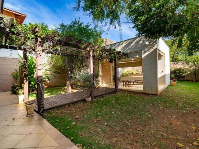 Casa no condomínio Condomínio Quinta da Malota II para venda com 3 quartos, sendo 1 suíte, 315m²