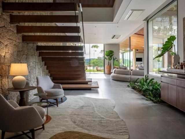 Casa no condomínio Condomínio Reserva da Floresta para venda com 6 quartos, sendo 6 suítes, 2,230m²