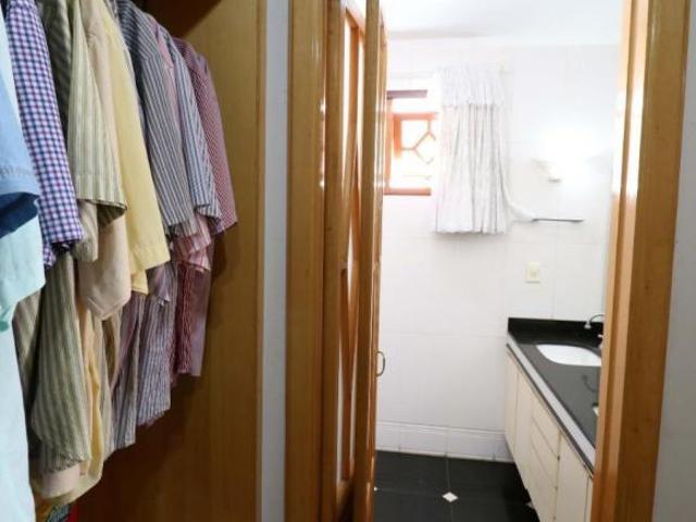 Casa no condomínio Condomínio Residencial Chácara Francesa para venda com 5 quartos, sendo 4 suítes