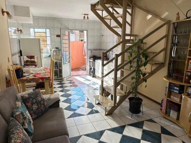 Casa no Condomínio Caminhos do Sol, com duas 2 VAGAS de ESTACIONAMENTO. Rua Padre João Batista Reu