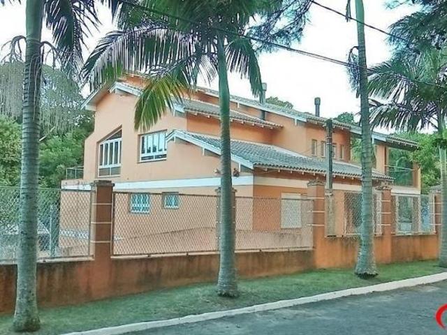 Casa no Condomínio Cantegril com 1.080m2 de terreno e 467m2 de área construída