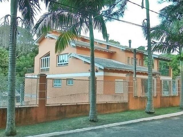 Casa no Condomínio Cantegril com 1.080m2 de terreno e 467m2 de área construída