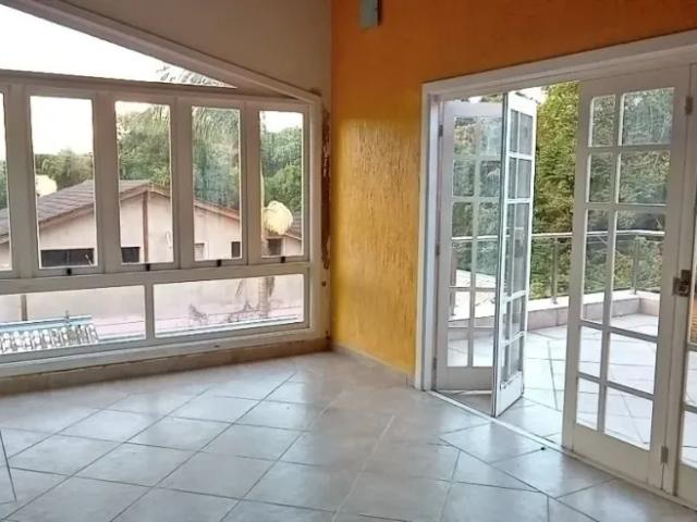 Casa no Condomínio Cantegril com 1.080m2 de terreno e 467m2 de área construída