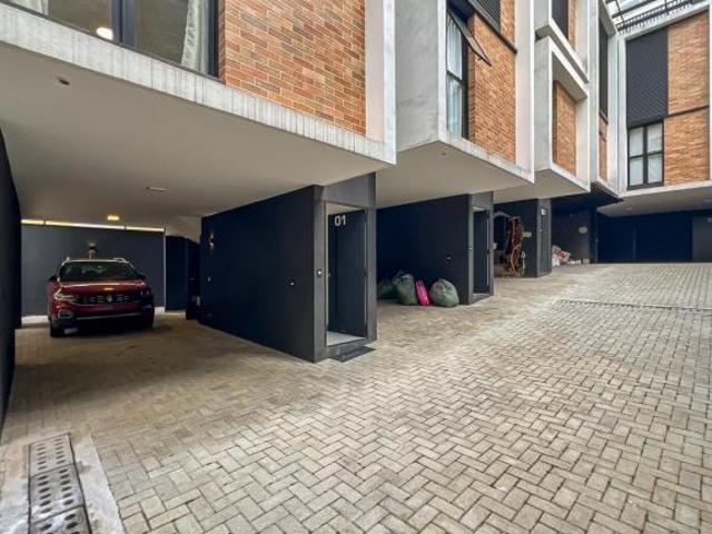 Casa no condomínio Casa Cube para venda com 2 quartos, sendo 2 suítes, 180m²