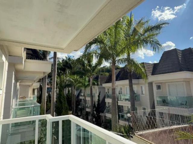 Casa no condomínio Casa do Horto para venda com 3 quartos, sendo 3 suítes, 560m²