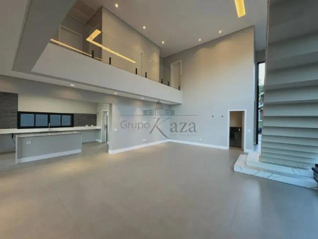 Casa no Condomínio Alphaville 5 Dormitórios 371m²