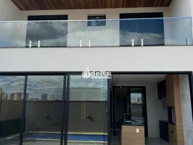 Casa no condomínio Alphaville 1 disponível para venda em Uberlândia MG