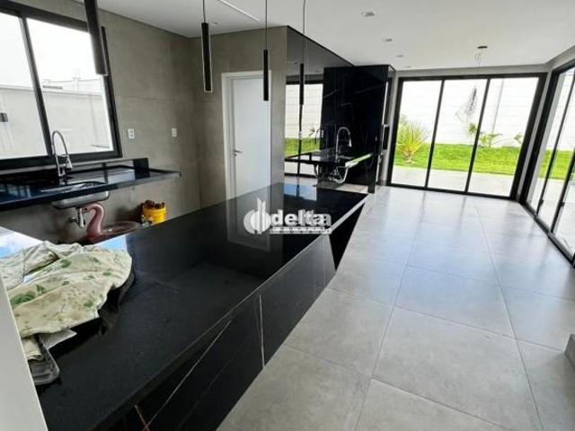 Casa no condomínio Alphaville 2 disponível para venda em Uberlândia MG