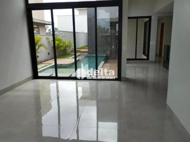 Casa no condomínio Alphaville I disponível para locação e venda em Uberlândia MG