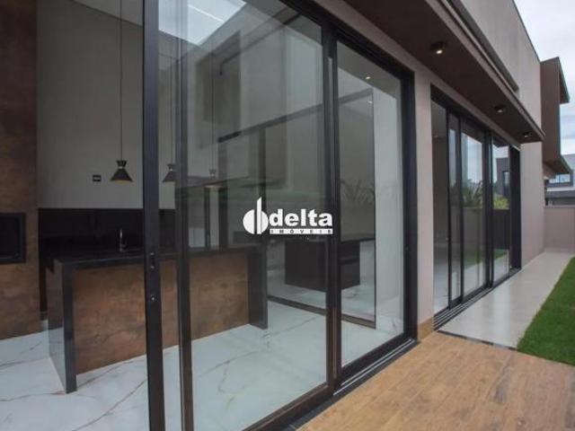 Casa no condomínio ALPHAVILLE II disponível para venda em Uberlândia MG