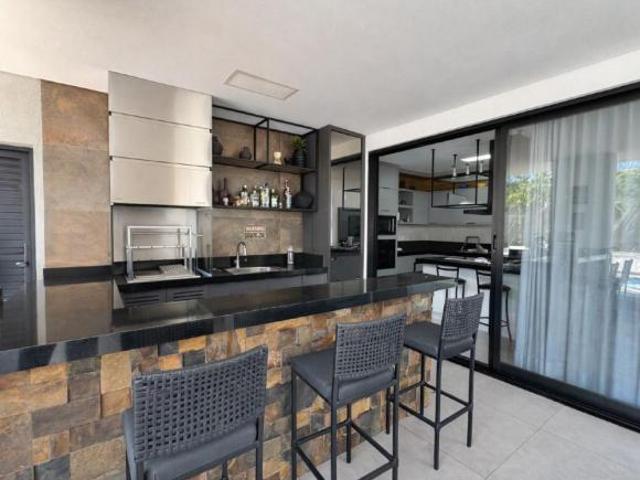 Casa no condomínio Alphaville Nova Esplanada 3 para venda com 4 quartos, sendo 4 suítes, 326m²