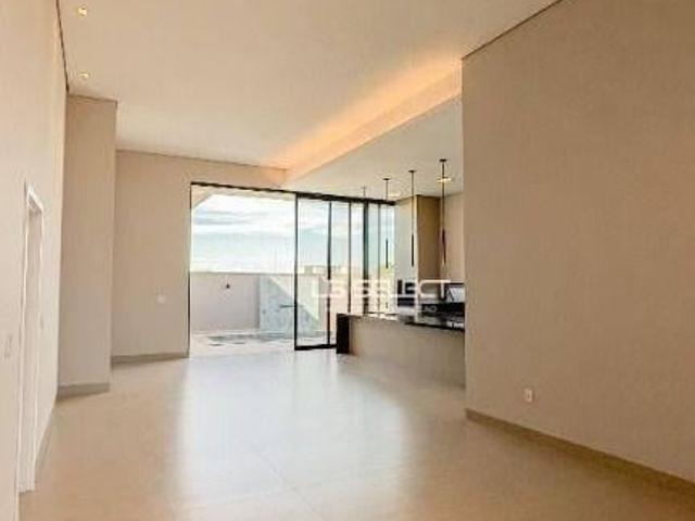 Casa no Condomínio Arts com três suítes, escritório com lavabo e área gourmet completa