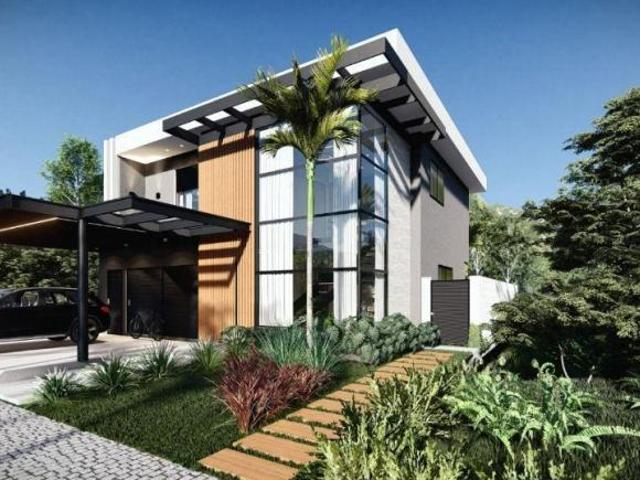 Casa no Condomínio Aruanã com piscina e 4 quartos