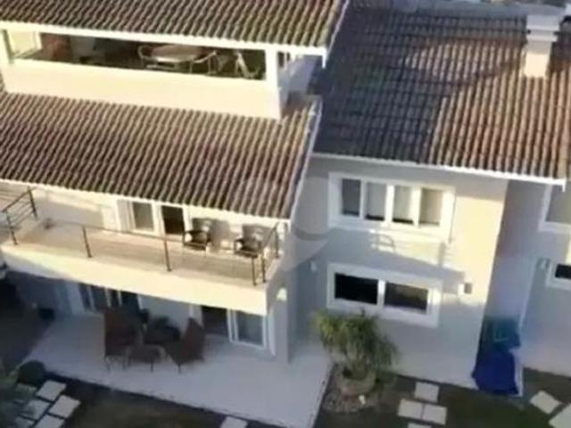 Casa no Condomínio Arco iris em Atibaia SP. São 5 suítes, sala vários ambientes, sala de festas