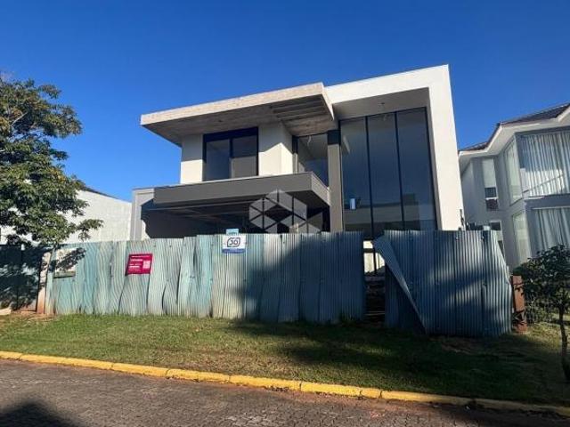 Casa no Condomínio Belle Ville, com 03 suítes