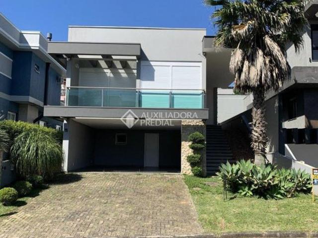 Casa no condomínio Buena Vista em Viamão com 220m², 3 dorm, suíte, 2 vagas, lareira, churrasqueira
