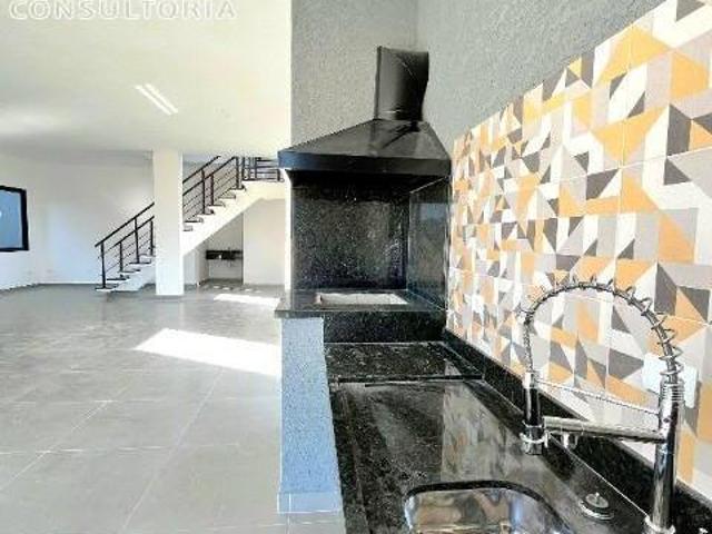 Casa no Condomínio Buona Vita, 3 quartos sendo todos suítes, piscina, churrasqueira, vaga para 4 car