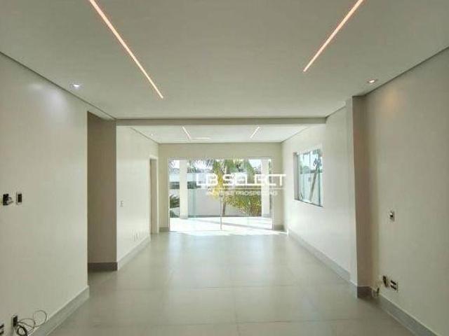 Casa no Condomínio Gávea Paradiso com quatro quatros, duas suítes e varanda gourmet