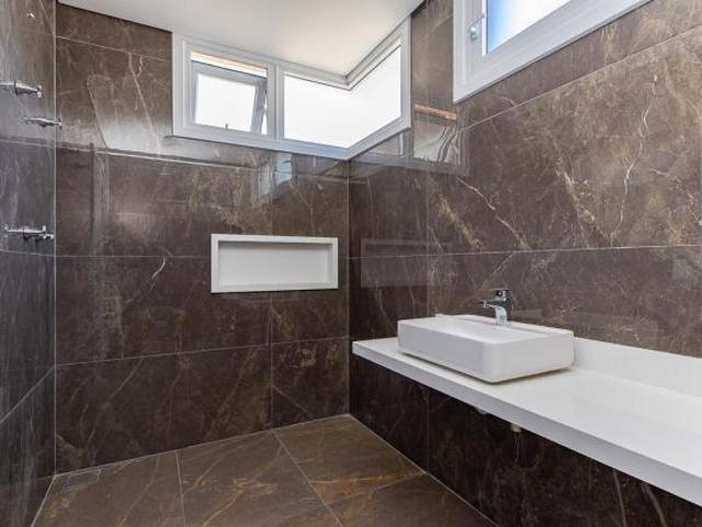Casa no condomínio Garda para venda com 4 quartos, sendo 4 suítes, 390m² remaxares#B931Y