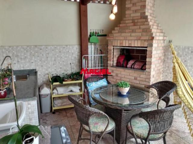 Casa no condomínio Girassois bairro Morumbi, proximo shopping shibata, toda reformada diferenciada