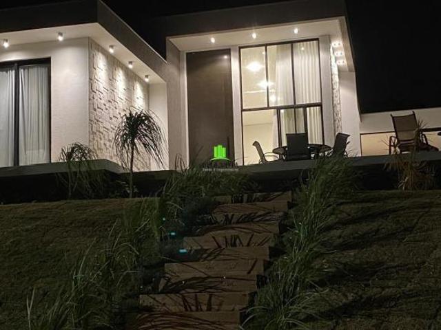 Casa no condomínio Gran Royalle