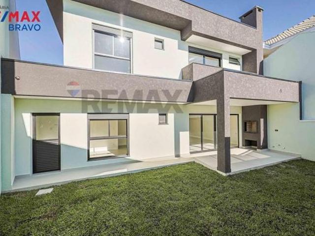 Casa no Condomínio Green Valley em frente a APCEF/PR – 208 m2 – 4 Quartos – 3 Suítes – 4 Vagas – Ube