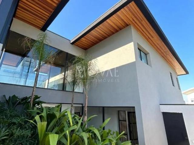 CASA NO CONDOMÍNIO DE ALTO PADRÃO RESERVA DO PARATEHY