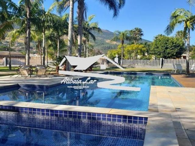 Casa no Condomínio Flamboyant em Atibaia SP. com 4 suítes, piscina, área gourmet, edicula, salão d