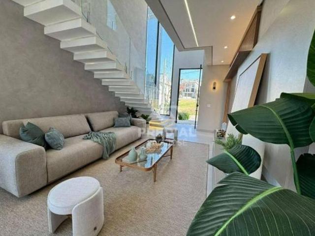 Casa no Condomínio Floradas do Paratey com 4 suíte e piscina
