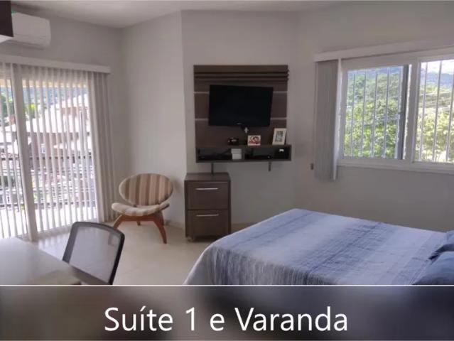 Casa no Condomínio Helena Varela 2 com 210 metros quadrados e 5 quartos