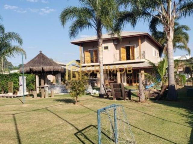 Casa no Condomínio Inhandjara