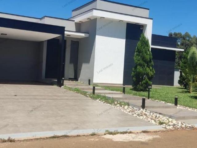 Casa no Condomínio Jatobá: 315m² de Puro Luxo em Cesário Lange – R$ 1.450.000
