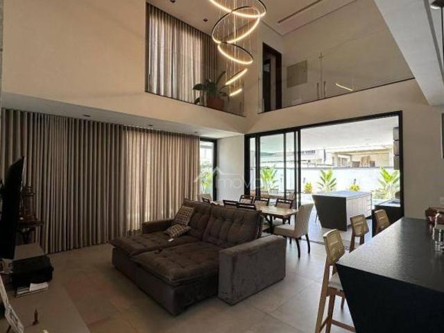 Casa no Condomínio Jardim do Golfe