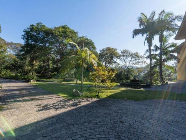 Casa no condomínio Jardim Iolanda para venda e locação com 6 quartos, sendo 3 suítes, 1,224m²