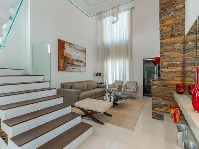 Casa no Condomínio La Villette, 03 Quartos, 04 Vagas, Quintal, São Braz, Curitiba